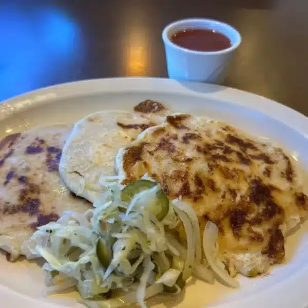 1 Pupusa Pollo con queso - Mexican Margaritas Tacos